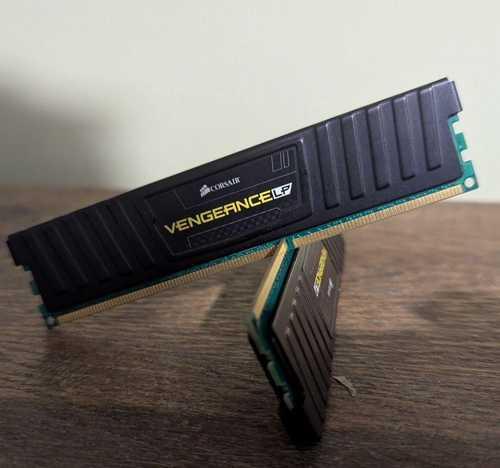 Оперативная память DDR3 8 GB Corsair Vengeance LP