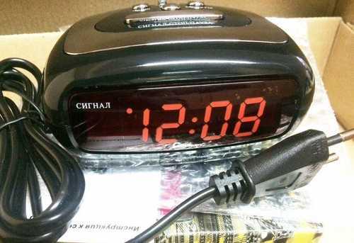 Часы с будильником "Гранат" новые сетевые