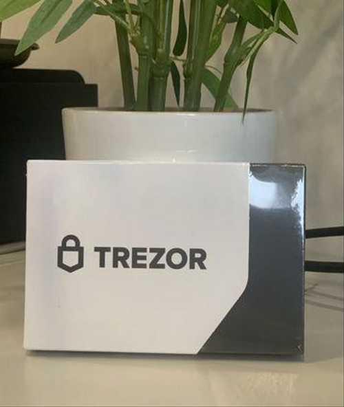 Аппаратный криптокошелек Trezor Model T