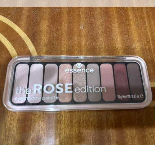 Essence палетка теней The Rose edition