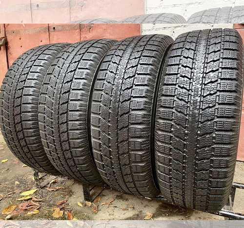 Toyo Observe GSi-5 215/65 R16