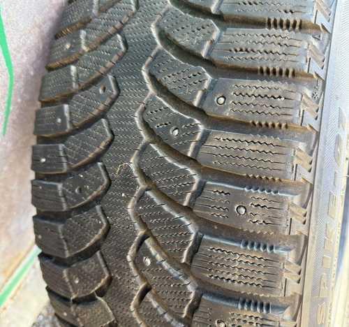 Bridgestone Blizzak Spike-01 255/45 R21