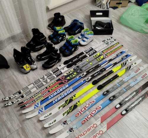 Продам лыжи ботинки палки комплекты