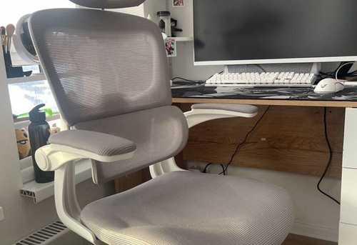 Серо-белое ортопедическое компьютерное кресло бу