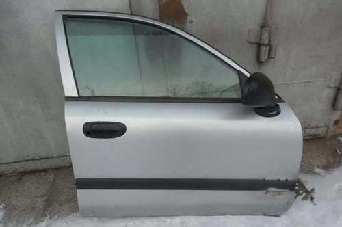 Дверь передняя правая Mitsubishi Carisma седан 1