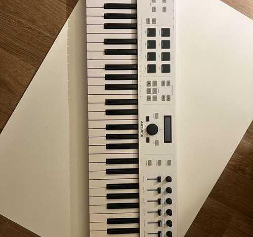 Midi клавиатура Arturia KeyLab Essential 61