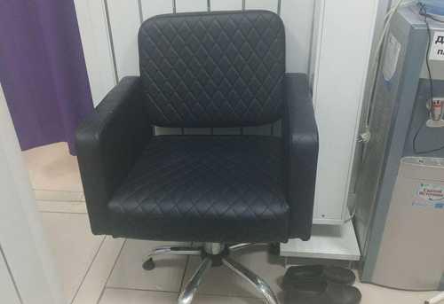 Кресло для парикмахера бу