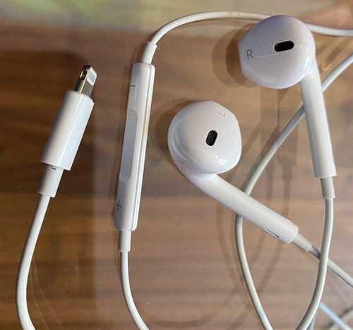 Наушники Apple EarPods (Lightning)