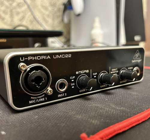 Звуковая карта behringer umc22