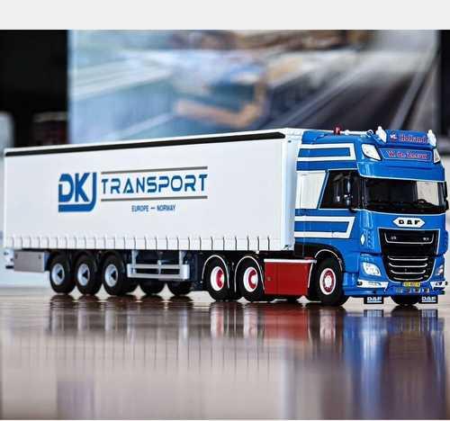 1/50 Коллекционные машинки WSI фура DAF XF SSC 6x2