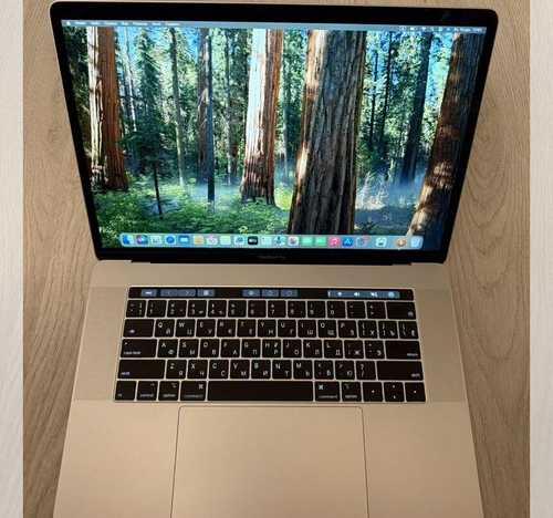 MacBook Pro 15 2018 i7 560X