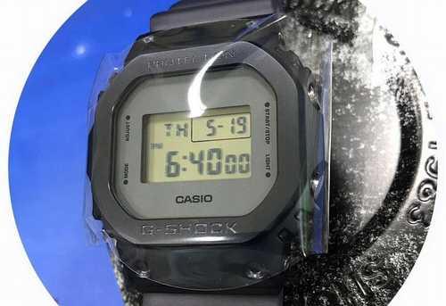Наручные часы Casio GM-5600MF-2E