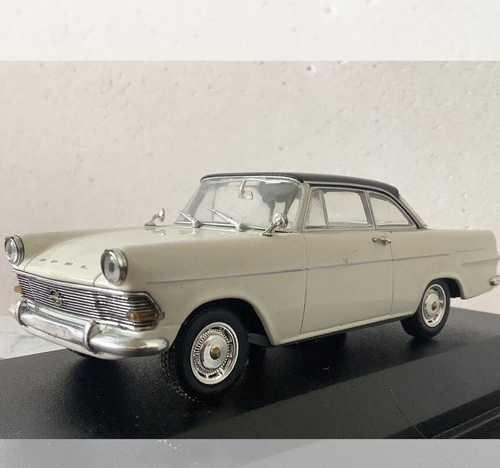 Opel Kapitan P Coupe 1:43 Minichamps