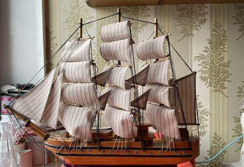 Деревянный корабль парусник
