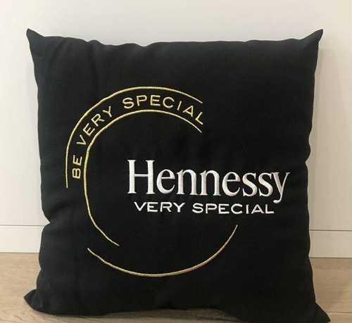 Декоративная подушка новая Хеннесси (Hennessy)