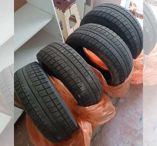 Bridgestone Blizzak Revo GZ 215/55 R17 94S