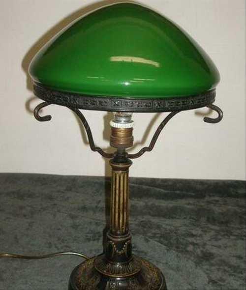 Старинная настольная лампа. Латунь. Зелёный плафон