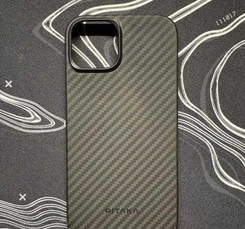 Чехол Pitaka Black на iPhone 15