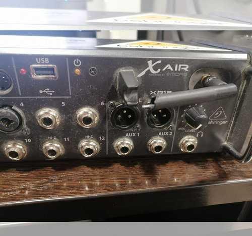 Behringer XR12