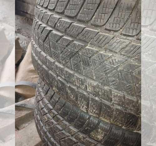 Pirelli Formula Ice FR 285/45 R20 112V