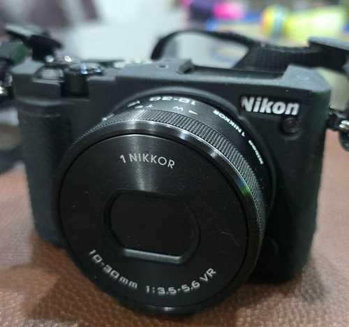 Фотокамера Nikon J5 с объективом Nikon 1 10-30