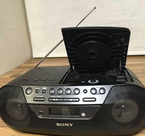 Магнитола Радиоприемник CD. Sony ZC RS09