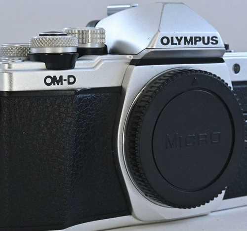 С дефектом Olympus OM-D E-M10 Mark II body