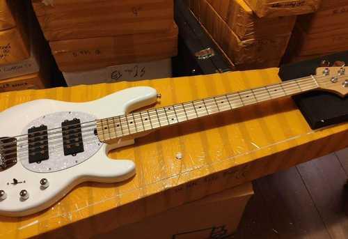 Реплика MusicMan StingRay 5 струн белый