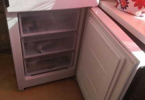 Холодильник Ariston Hotpoint HF5180W