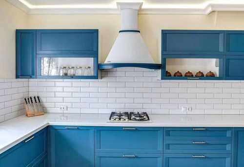 Кухня угловая неоклассика Кухня синяя