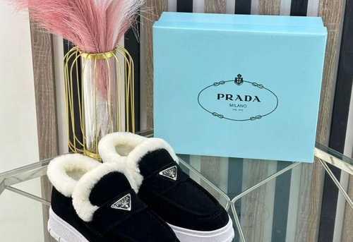 Натуральные зимние женские лоферы Prada