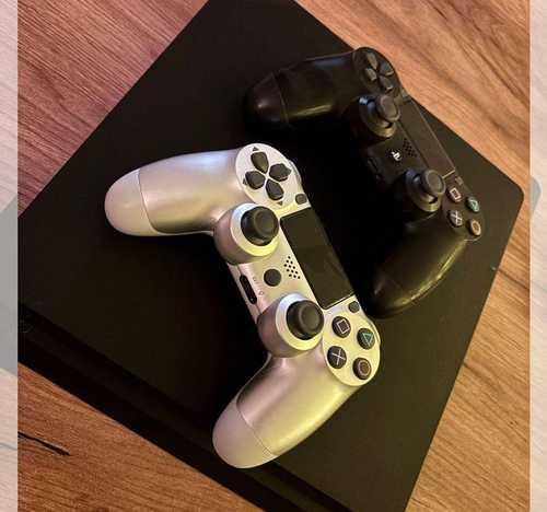 Sony PlayStation 4 Slim, 500 гб, 2 геймпада