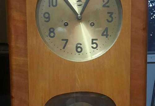 Часы (Винтаж) с боем настенные маятниковые