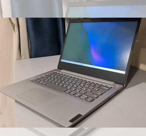 Ноутбук Lenovo ldeaPad 3 Silver 3050U