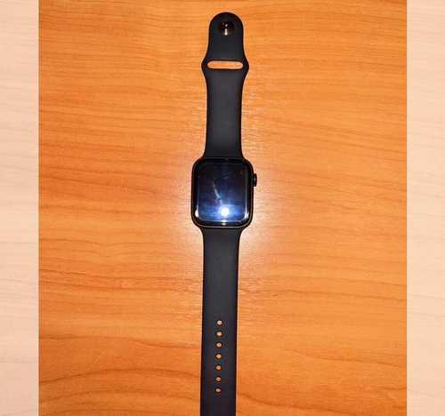 Продам смарт-часы Apple Watch SE