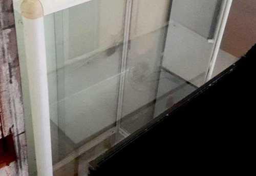Шкаф металлический со стеклом