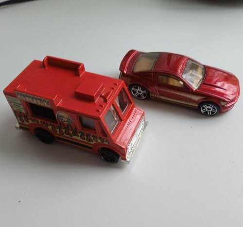Hot wheels фургончик grill и Ford Mustang