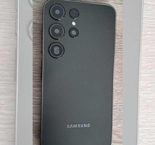 Samsung Galaxy S23, 8/256 ГБ