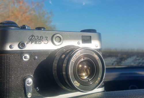 Плёночный ретро-фотоаппарат фэд-3