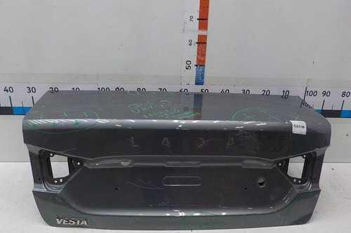 Крышка багажника на LADA Vesta