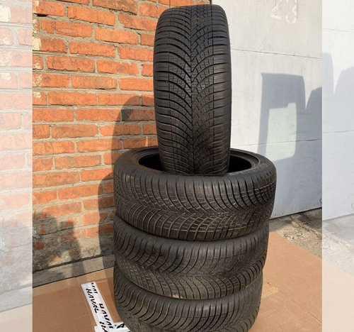 Goodyear Vector 4Seasons 215/45 R17 91W