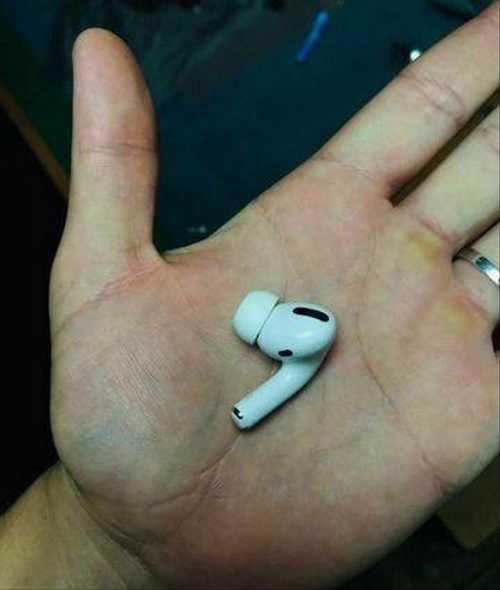 Шипит правый наушник airpods pro