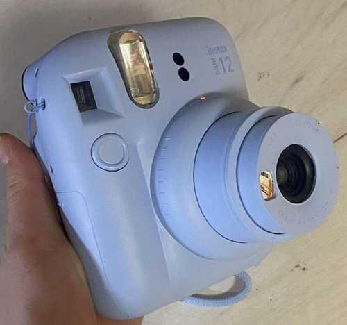 Пленочный фотоаппарат instax