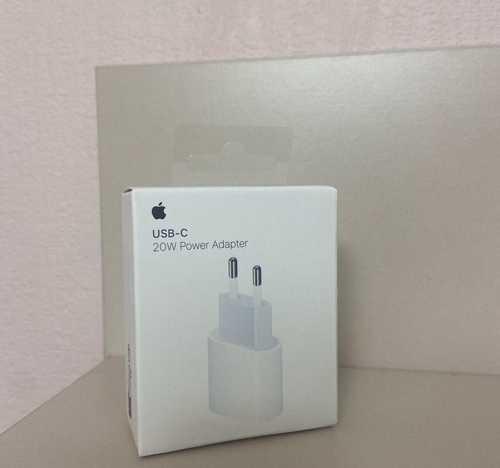 USB-C 20W Power Adapter Apple