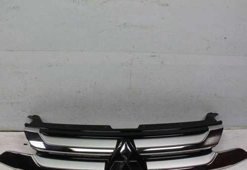 Решетка радиатора Mitsubishi Outlander 3 2015-2018
