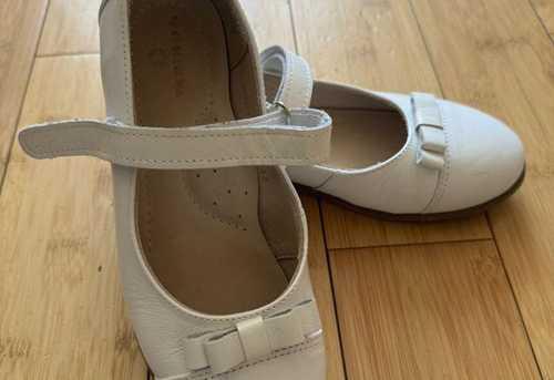 Туфли для девочки 33 размер белые