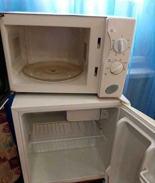 Настольный холодильник с микроволновкой
