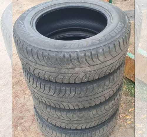 Bridgestone Ice Cruiser 7000 225/65 R17 106