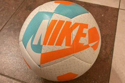 Футбольный мяч nike street akka