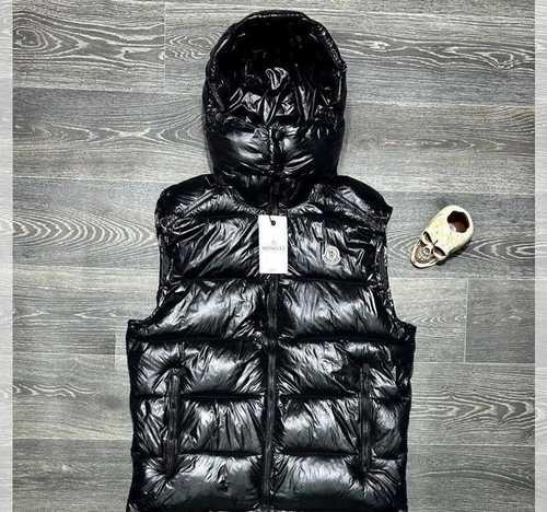 Жилетка Moncler глянцевая с капюшоном (Арт.25458)